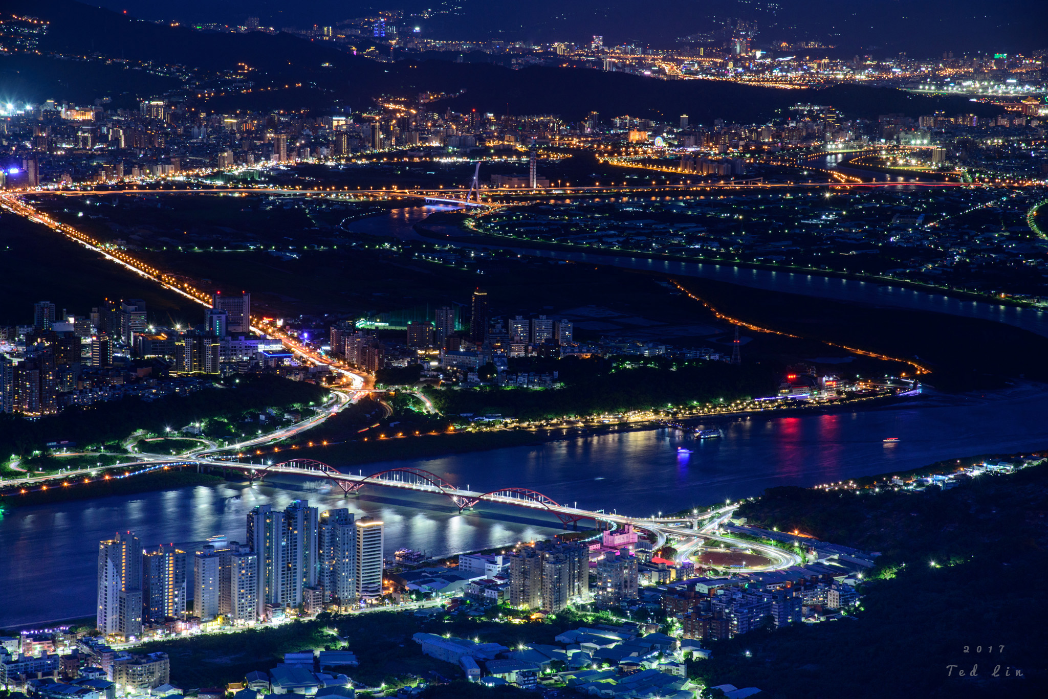 Ted Photography – 沈靜思考。Expecting happiness